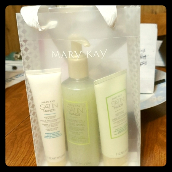 Mary Kay | Makeup | Mary Kay Satin Hands Pampering Set | Poshmark